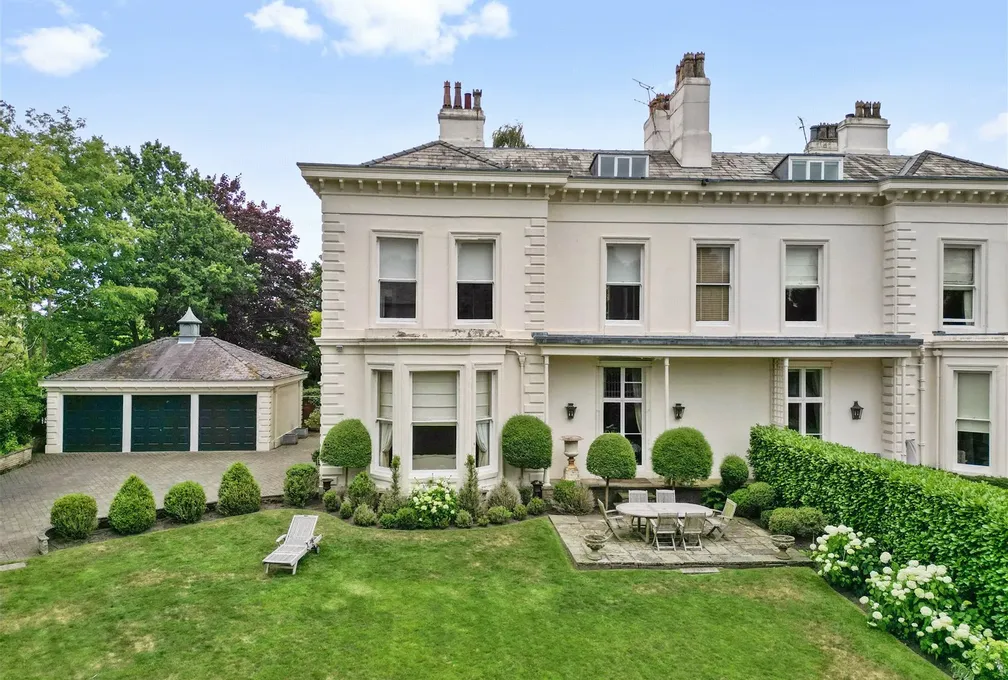 white house altrincham